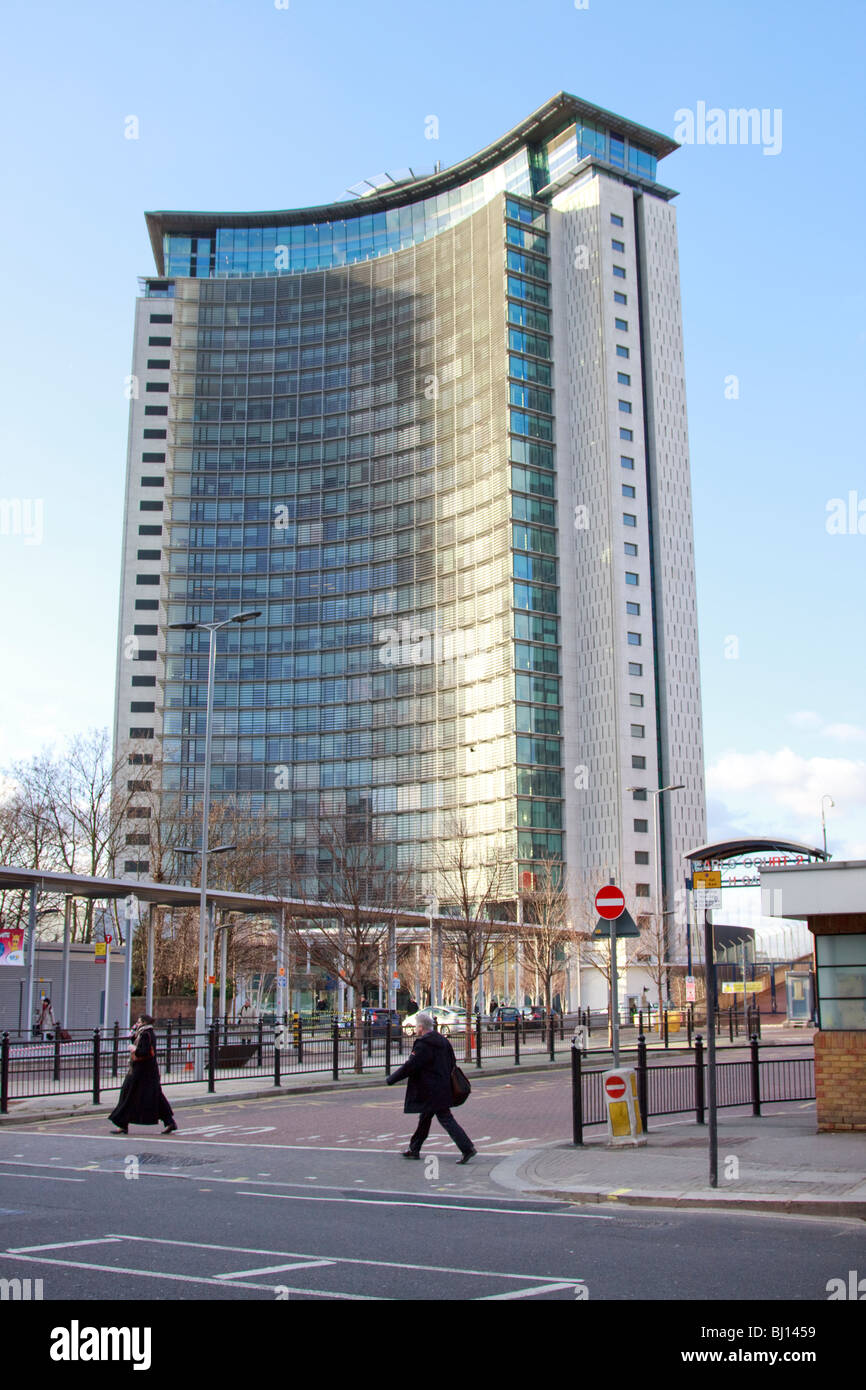 L'Empress State Building de West Brompton occupés par la Police ...