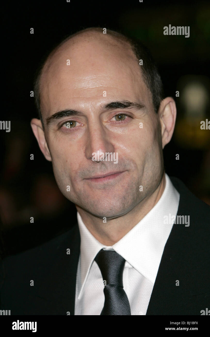 Mark strong body lies film Banque de photographies et d’images à haute ...