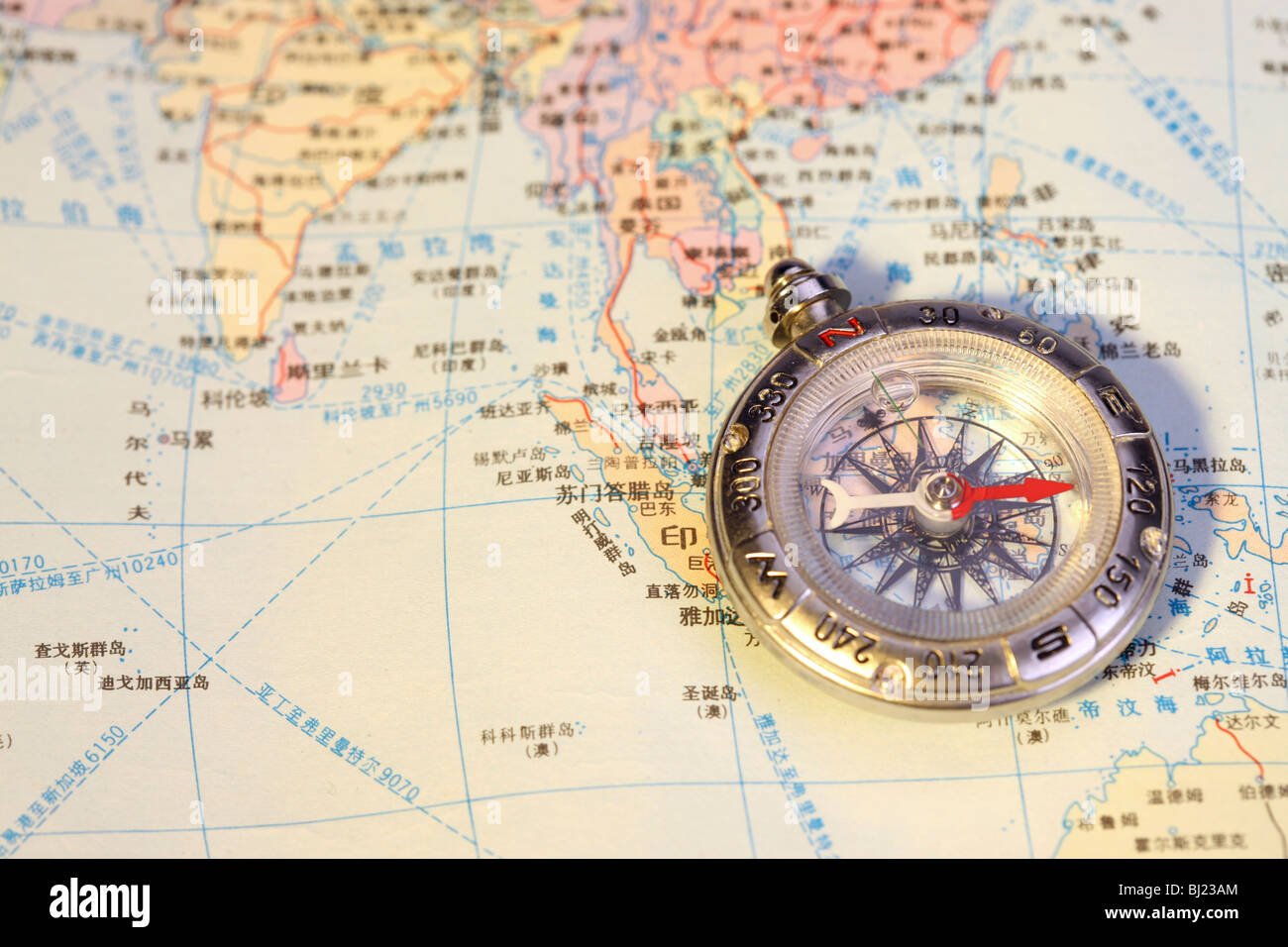 World map and compass Banque de photographies et d’images à haute ...