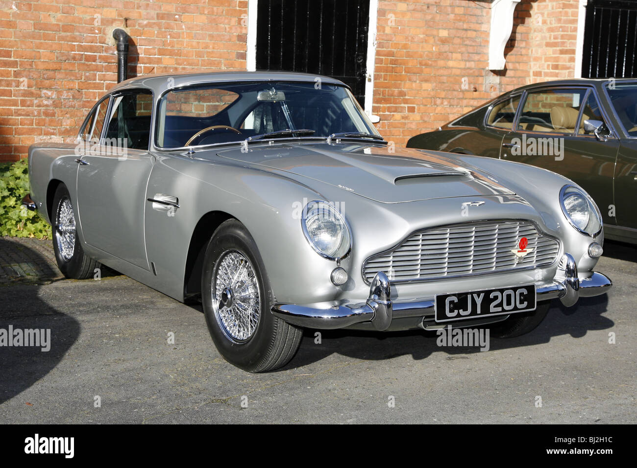 James bond films Banque de photographies et d’images à haute résolution ...