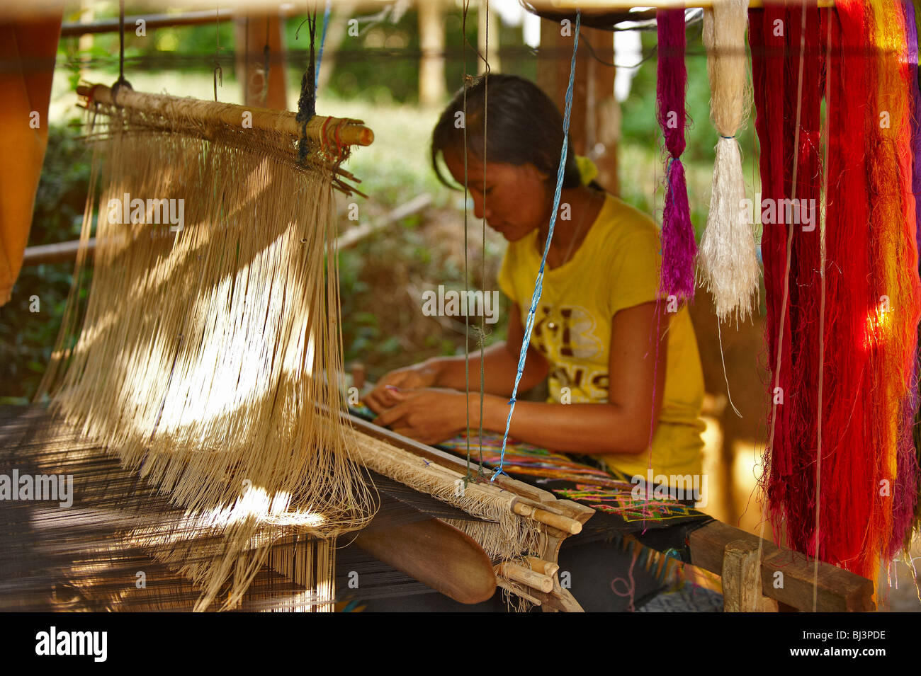 Femme tisserande Banque de photographies et d’images à haute résolution ...