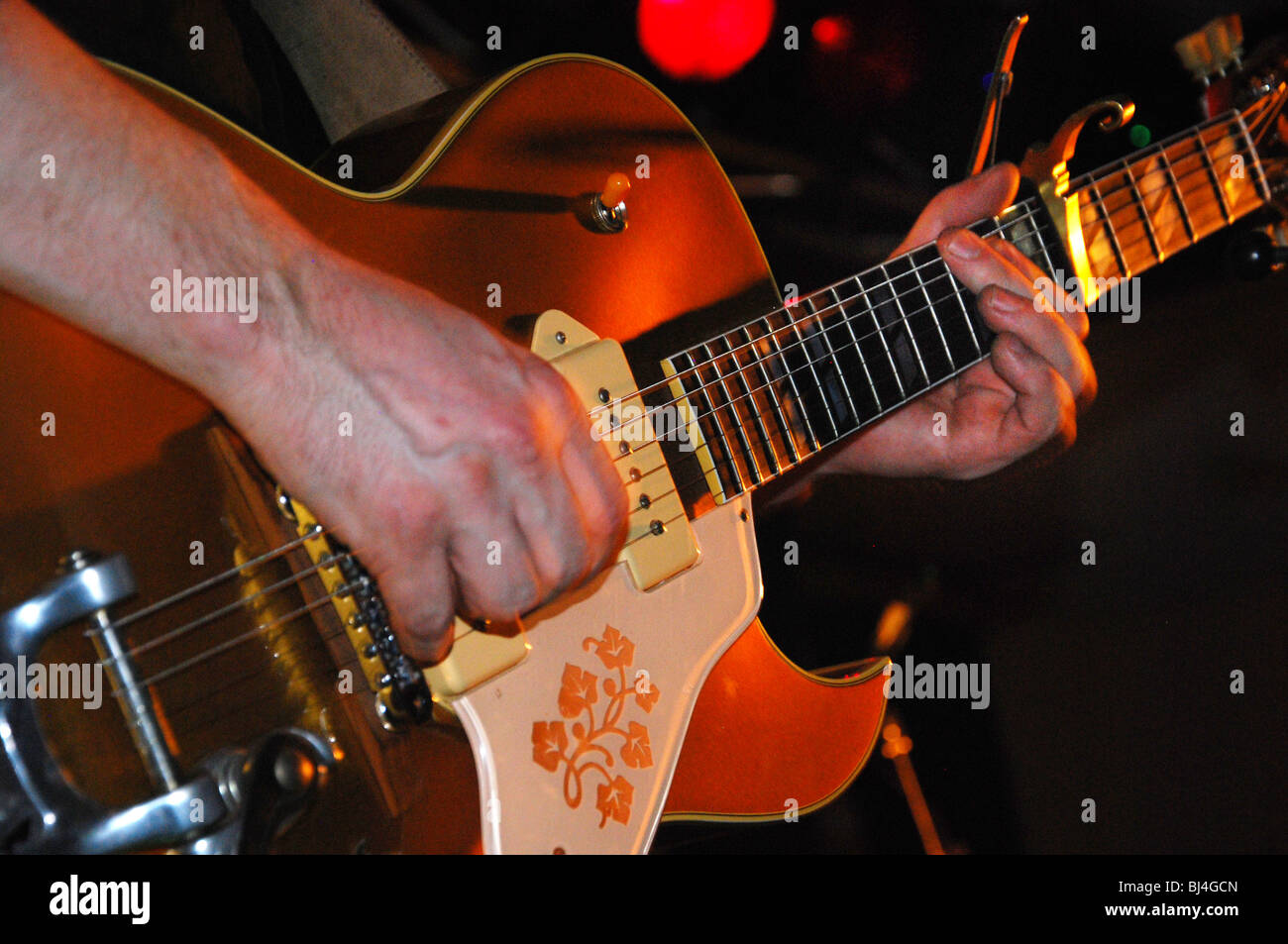Guitare semi acoustique Banque de photographies et d’images à haute ...