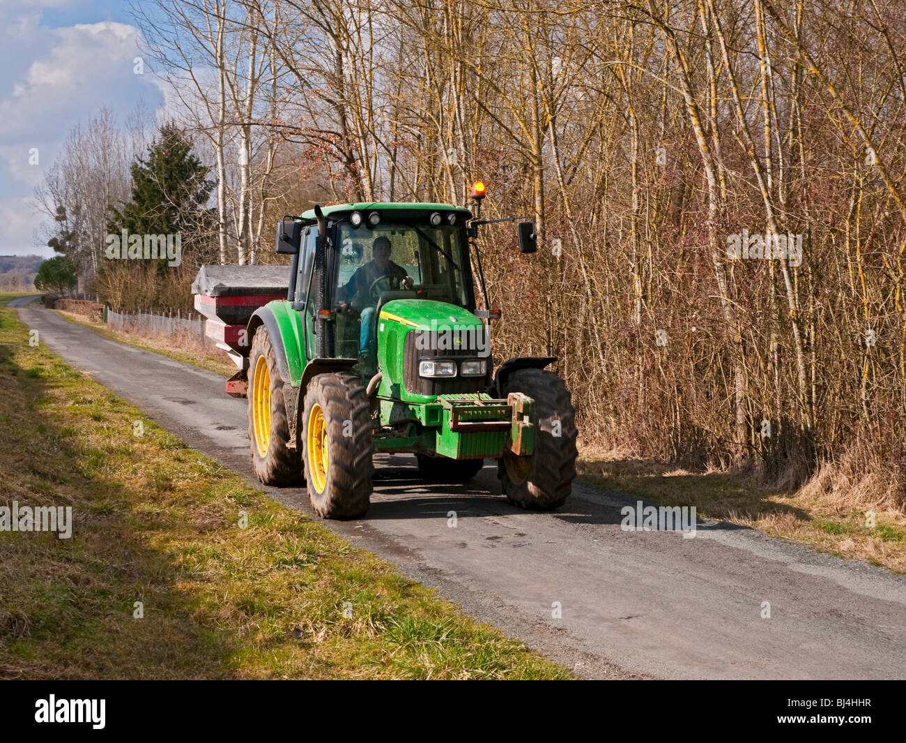 Tracteur deere sur route Banque de photographies et d’images à haute ...
