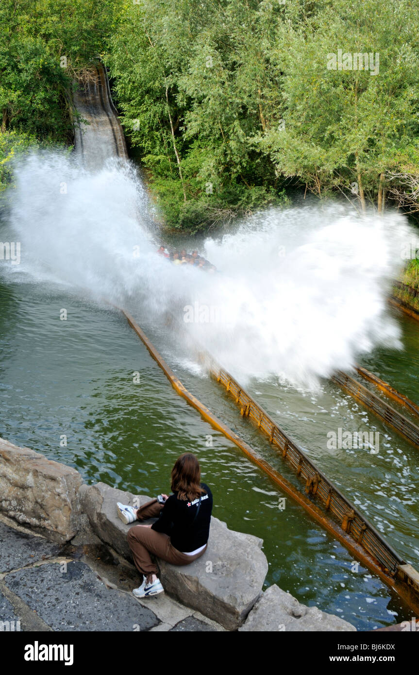 Grand splash au Parc Astérix, France Photo Stock - Alamy