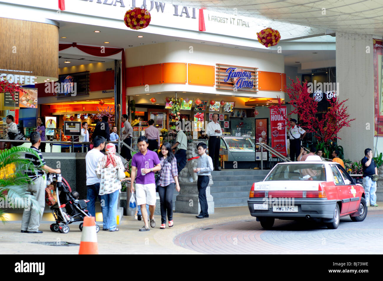 Low yat plaza Banque de photographies et d’images à haute résolution ...