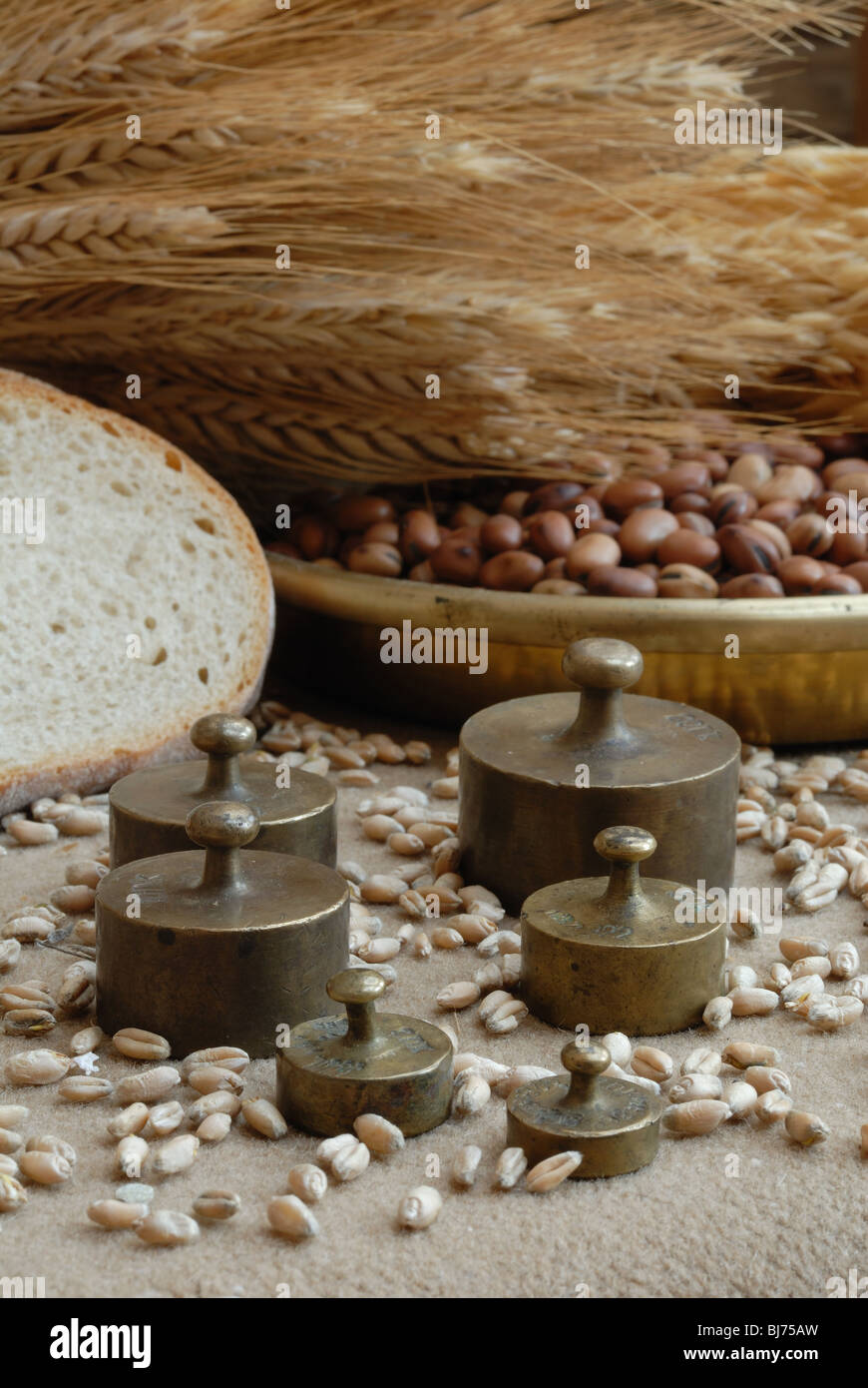 Poids en laiton Banque de photographies et d’images à haute résolution ...