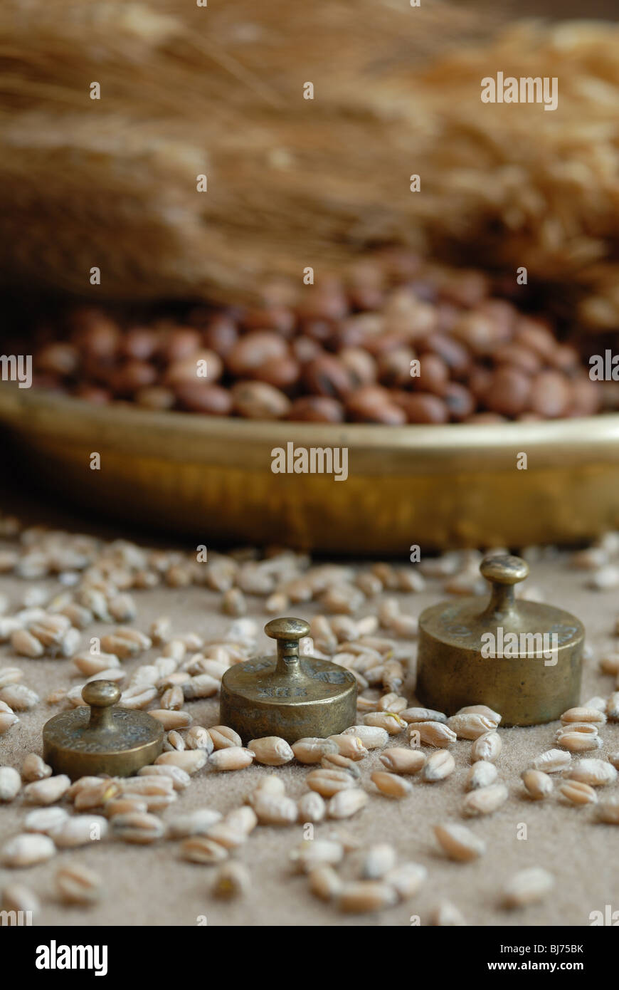 Poids en laiton Banque de photographies et d’images à haute résolution ...