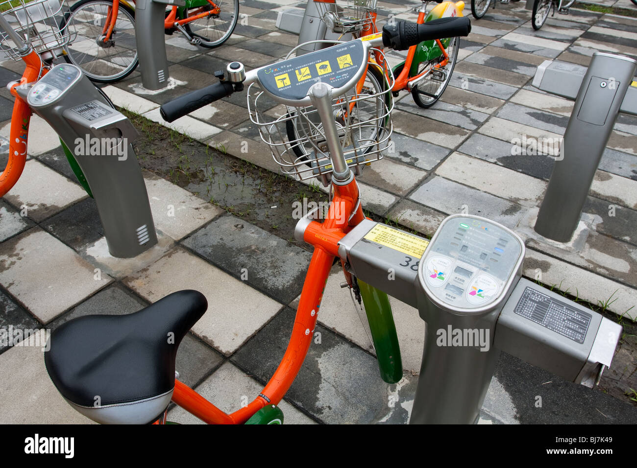 Parking à vélos publics YouBike (U) vélo Vélos Station, Zhongxin Plaza ...