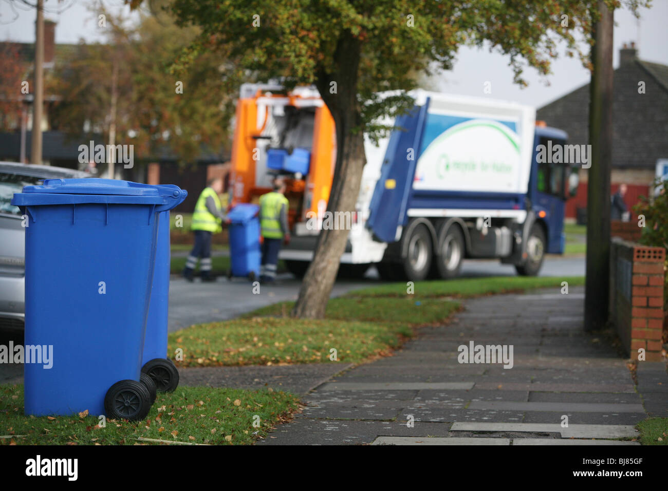 Wheelie bin Banque de photographies et d’images à haute résolution - Alamy