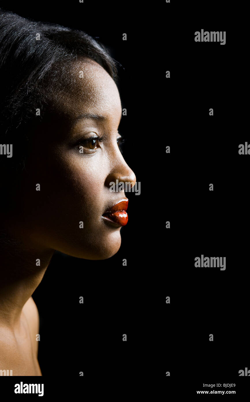 Portrait de profil discret en studio Banque de photographies et d ...