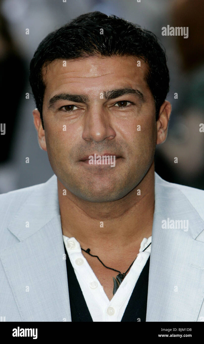 Tamer hassan arrive pour le fantastique quatre Banque de photographies ...