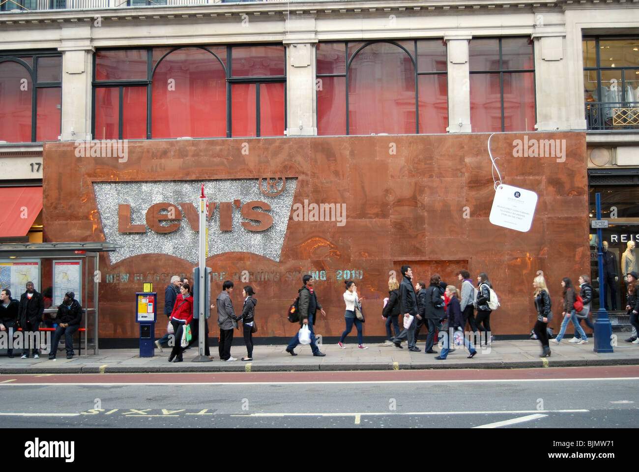 Levis store sign Banque de photographies et d’images à haute résolution ...