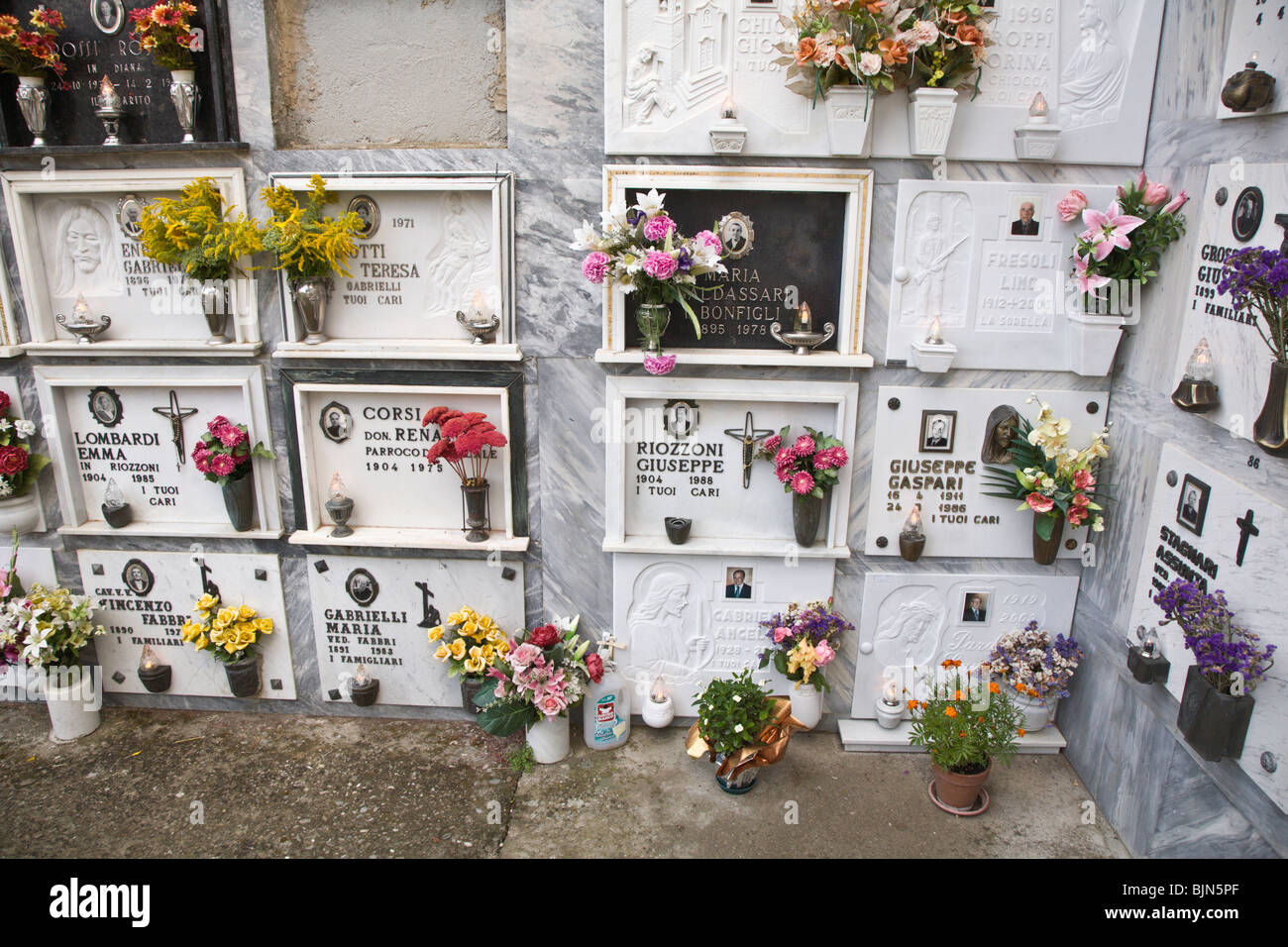 Tombe italienne Banque de photographies et d’images à haute résolution ...