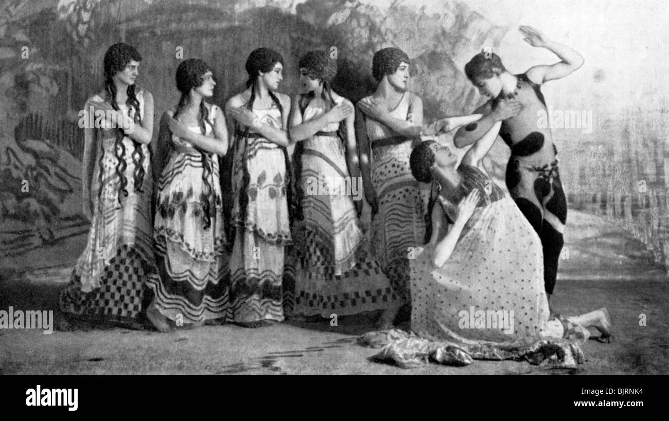 Vaslav Nijinsky, danseur de ballet russe, dans l'après-midi d'un Faune ...