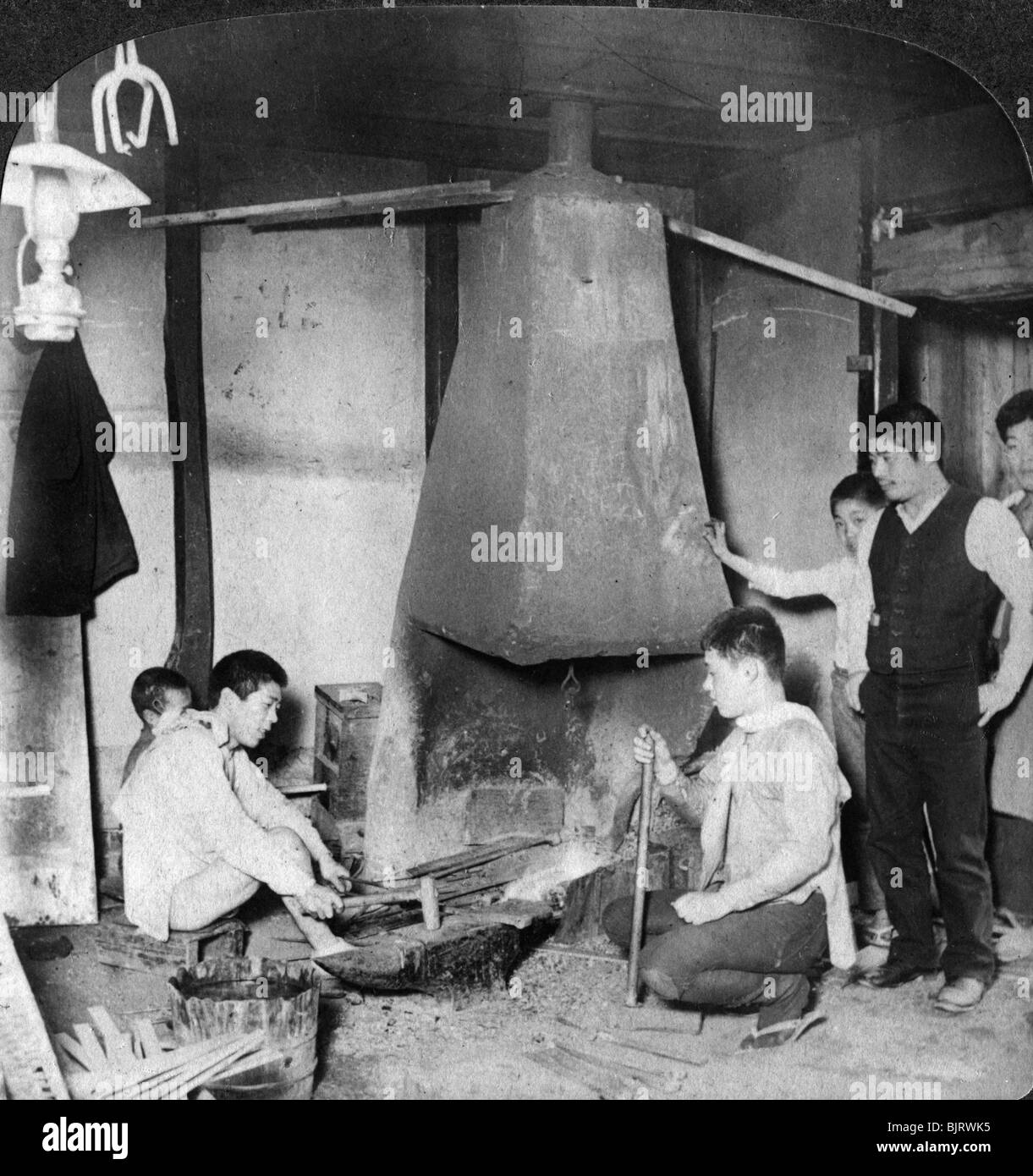 Forge forgeron Banque d'images noir et blanc - Alamy