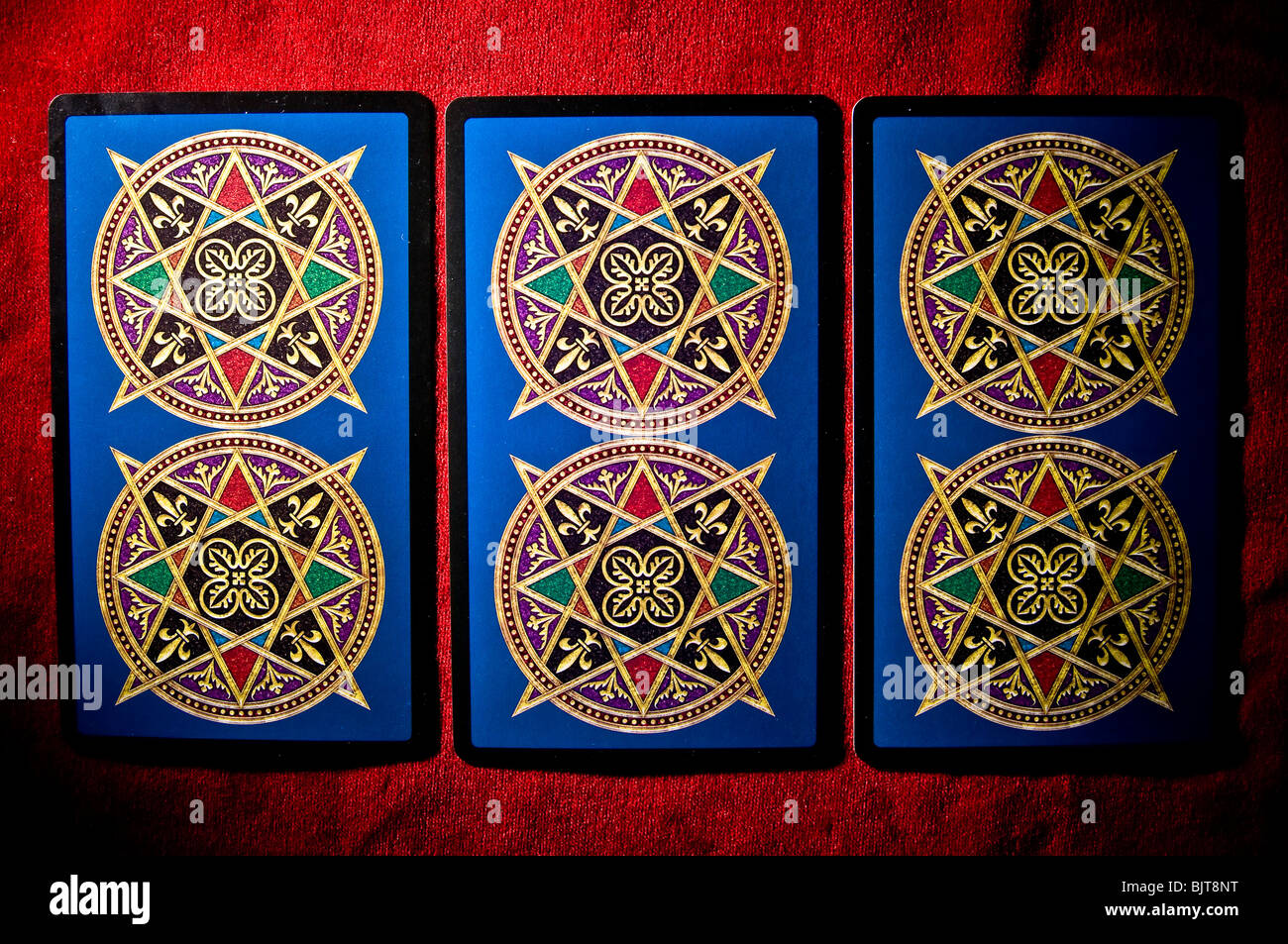 Trois cartes de tarot, face arrière Photo Stock - Alamy