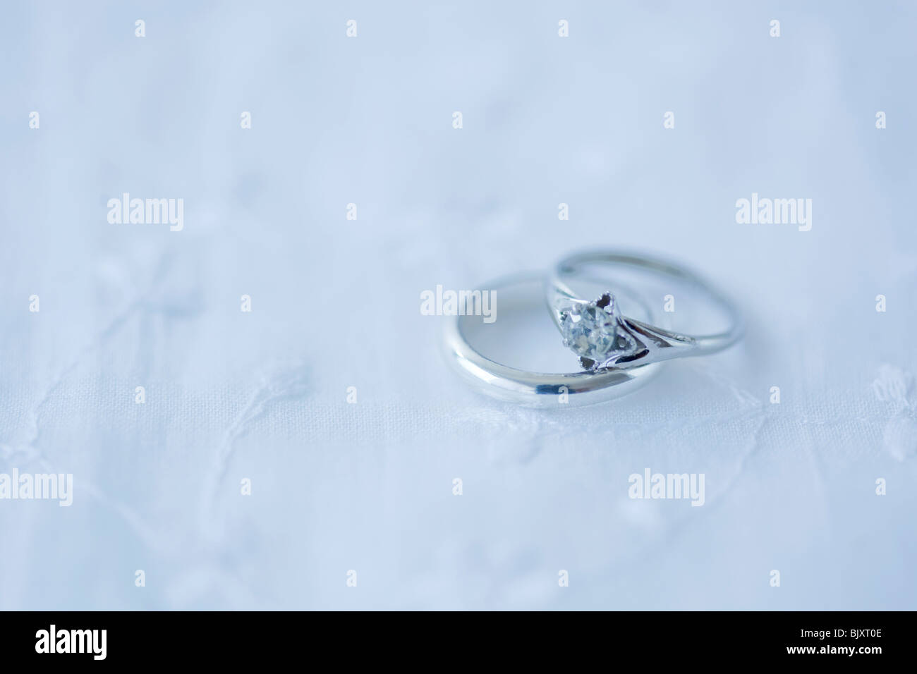 Anneaux de mariage Banque de photographies et d’images à haute ...