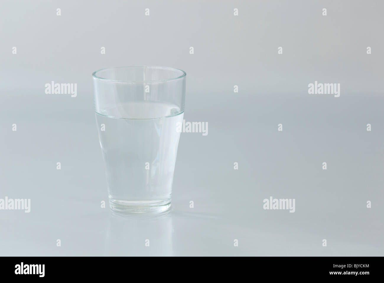 Verre d'eau Banque de photographies et d’images à haute résolution - Alamy