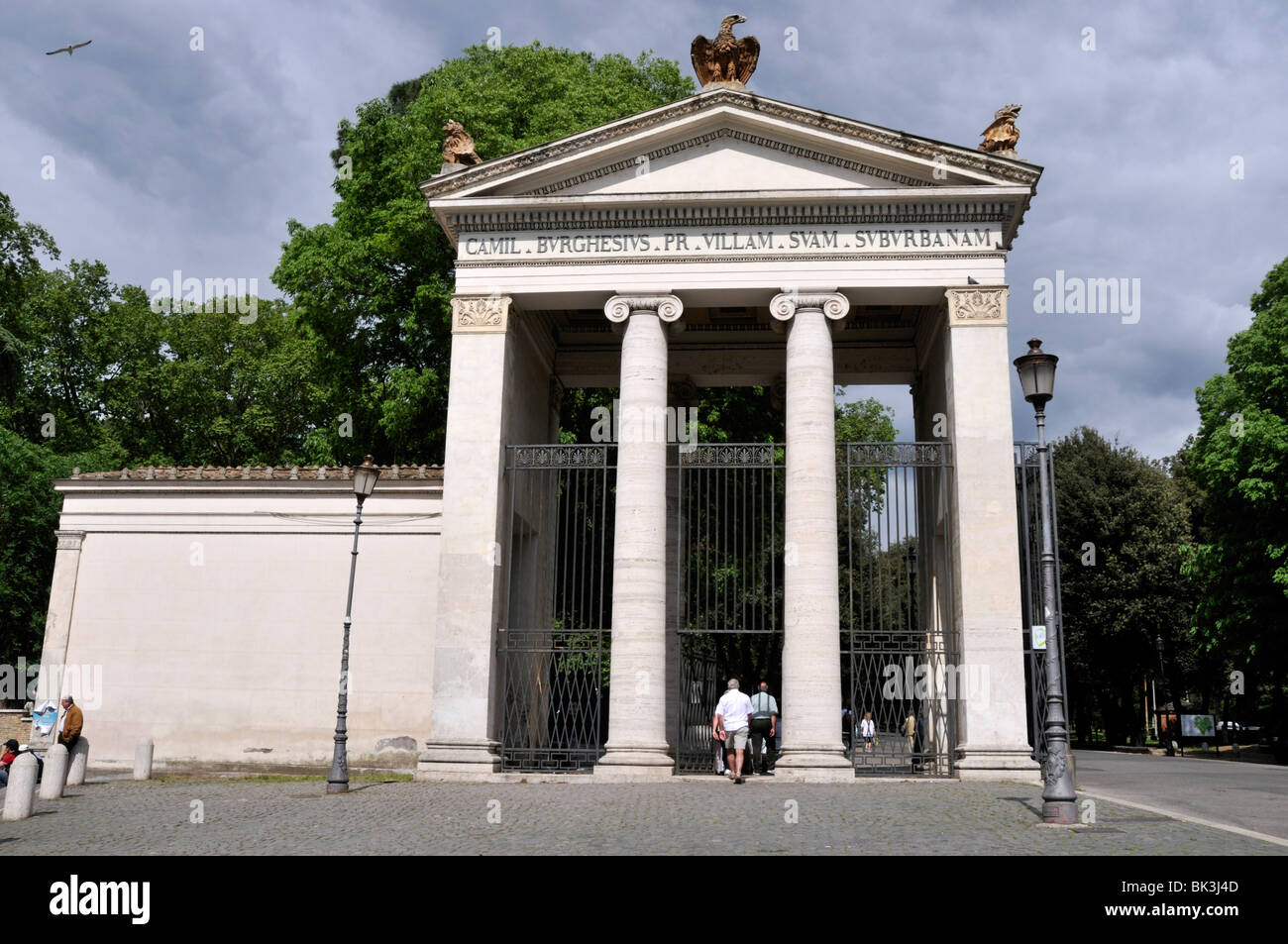 L'un des deux Propyla Ionienne construite par l'architecte Luigi Camini ...