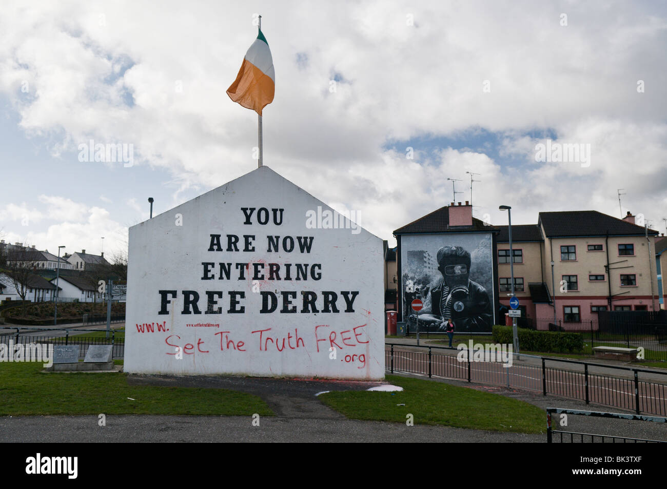 Londonderry mural murals derry Banque de photographies et d’images à haute résolution - Alamy