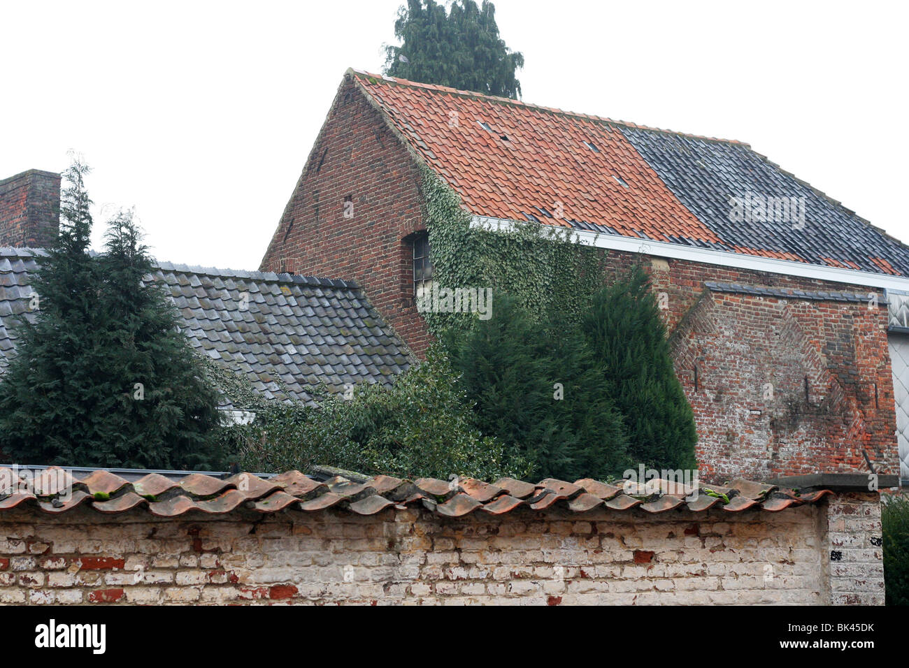 Vieux toits de Chievres, Belgique Photo Stock - Alamy