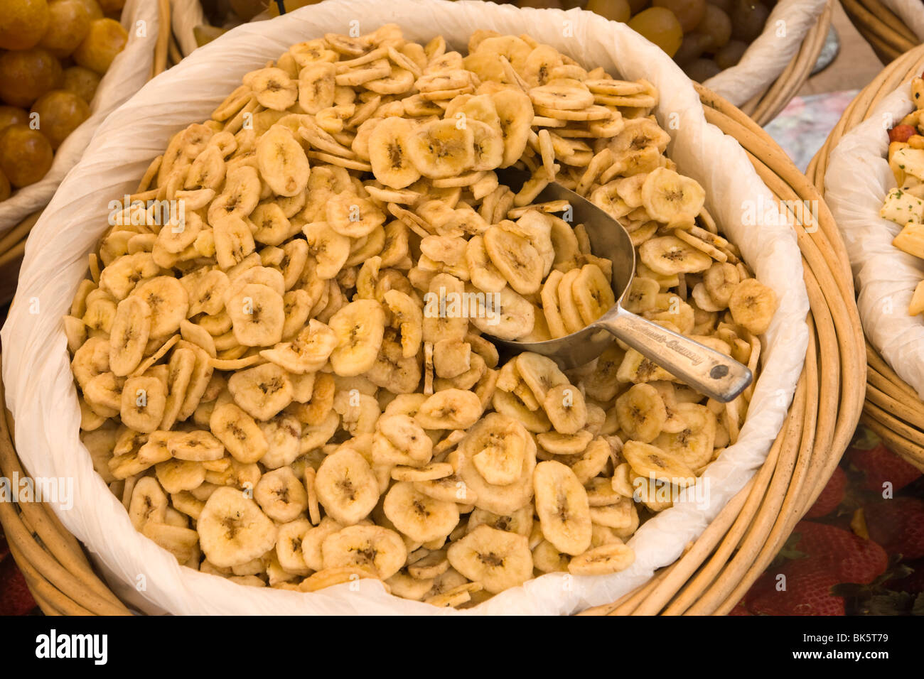 Banana chips Banque de photographies et d’images à haute résolution - Alamy