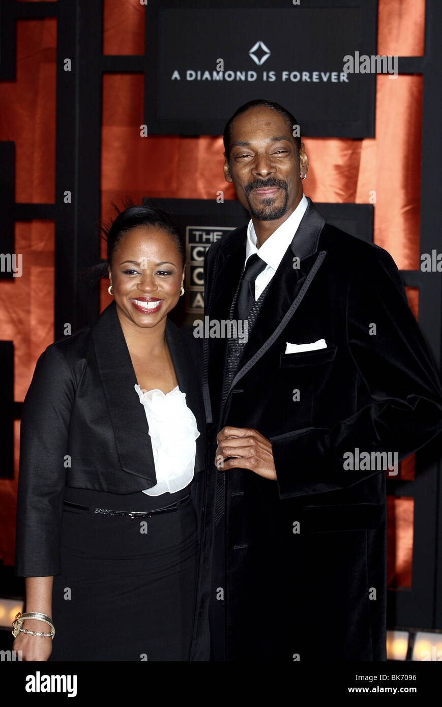 Snoop dogg and his wife Banque de photographies et d’images à haute ...