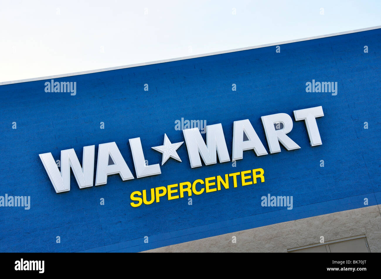 Walmart supercenter Banque de photographies et d’images à haute ...