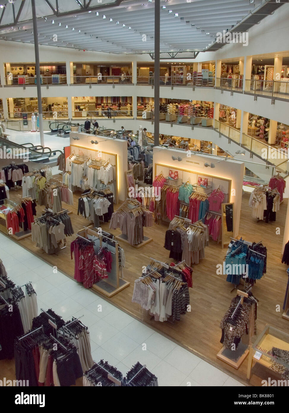 John lewis shop interior Banque de photographies et d’images à haute ...
