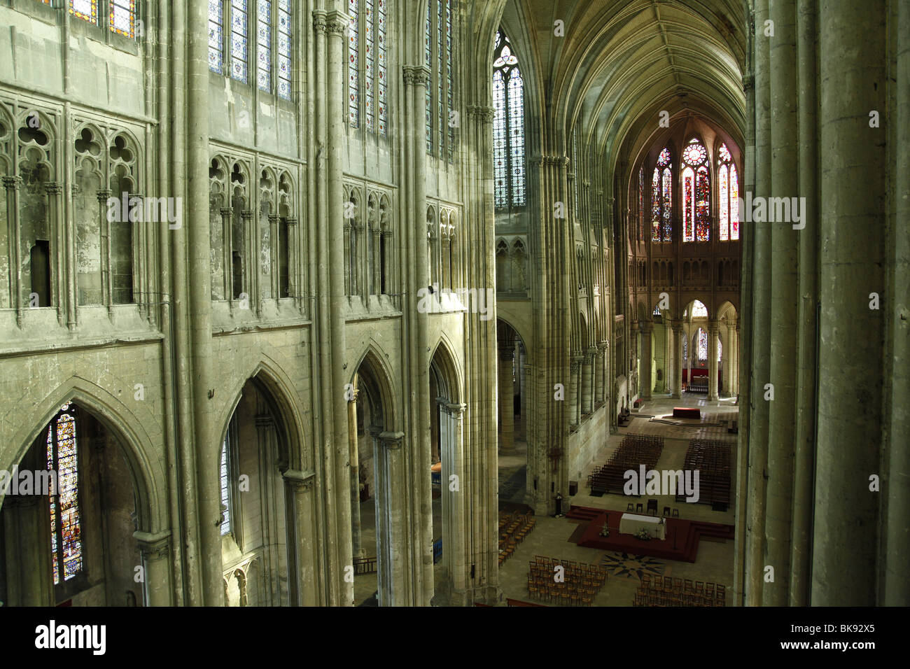 Basilique de saint quentin Banque de photographies et d’images à haute ...