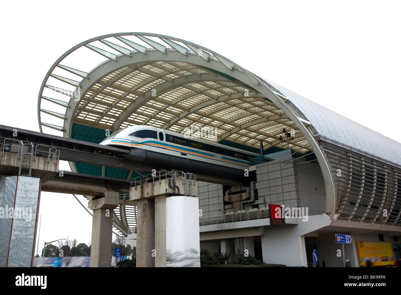 Voie suspendue Banque de photographies et d’images à haute résolution ...