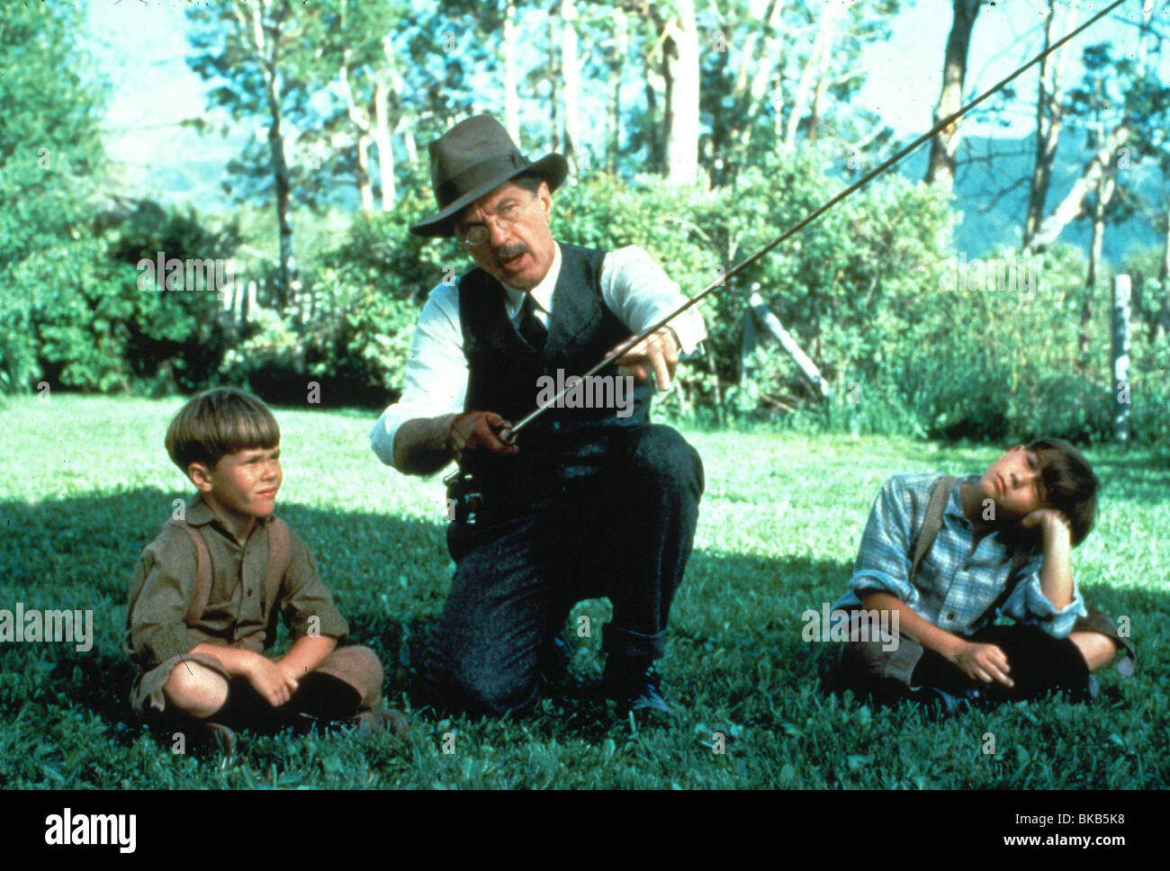 Au milieu coule une rivière (1992) Tom Skerritt RRT 004 Photo Stock - Alamy