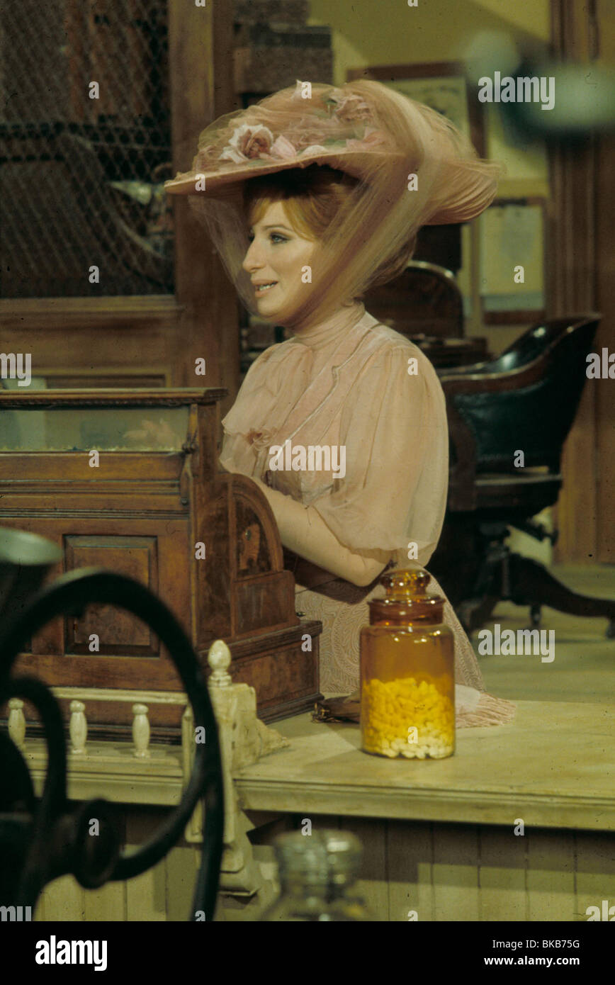 Hello dolly 1969 barbra streisand Banque de photographies et d’images à haute résolution - Alamy