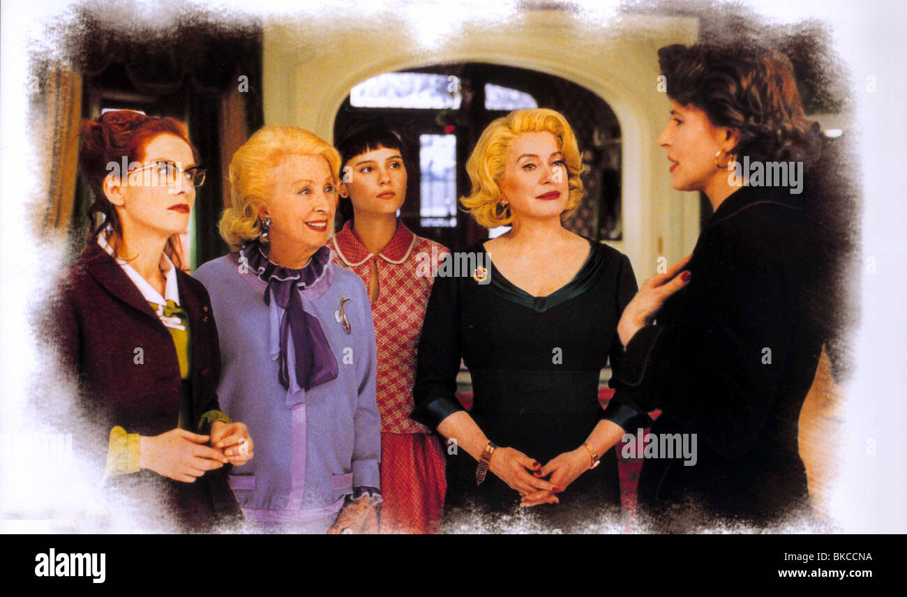 8 FEMMES (2002) 8 FEMMES (ALT) Isabelle Huppert, Danielle Darrieux ...