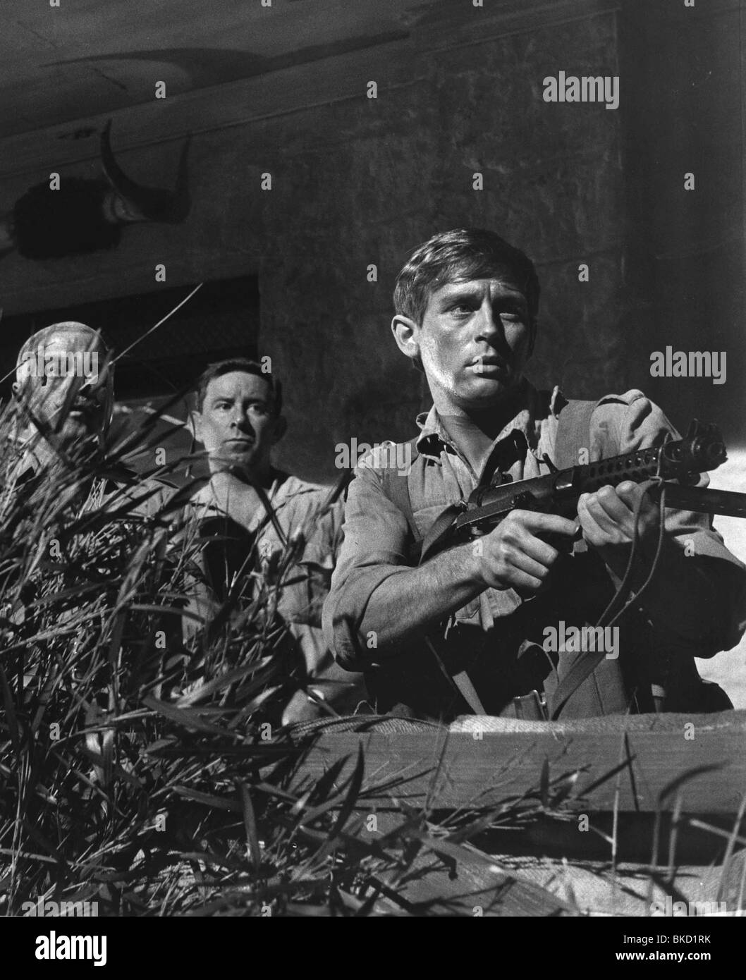 Guns at batasi 1964 richard attenborough Banque de photographies et d ...