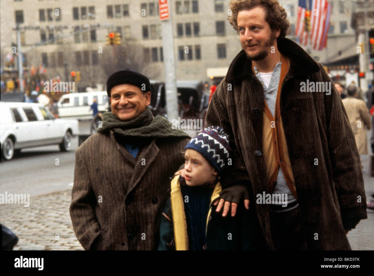 HOME ALONE 2 : LOST IN NEW YORK (1992) JOE PESCI, Macaulay Culkin, DANIEL STERN HM2 003 Photo ...