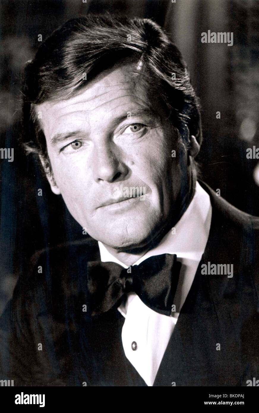 Roger moore Banque de photographies et d’images à haute résolution - Alamy