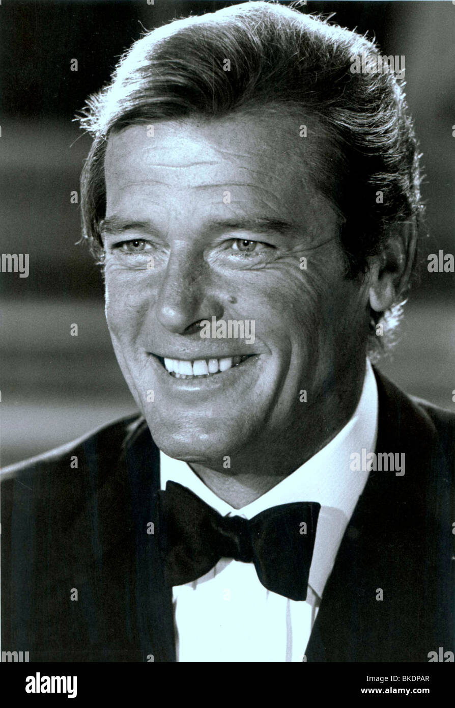 Roger moore Banque de photographies et d’images à haute résolution - Alamy