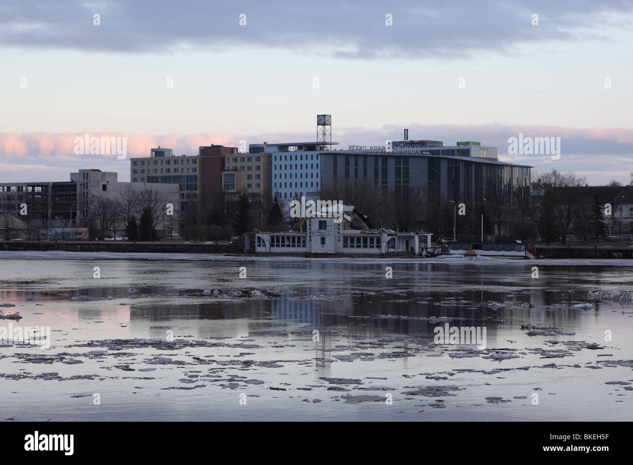 Parnu river Banque de photographies et d’images à haute résolution - Alamy