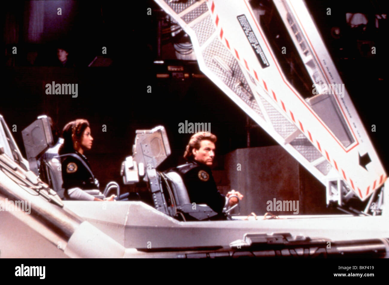 TIMECOP (1994) GLORIA REUBEN, JEAN-CLAUDE VAN DAMME TIMC 002 Photo ...