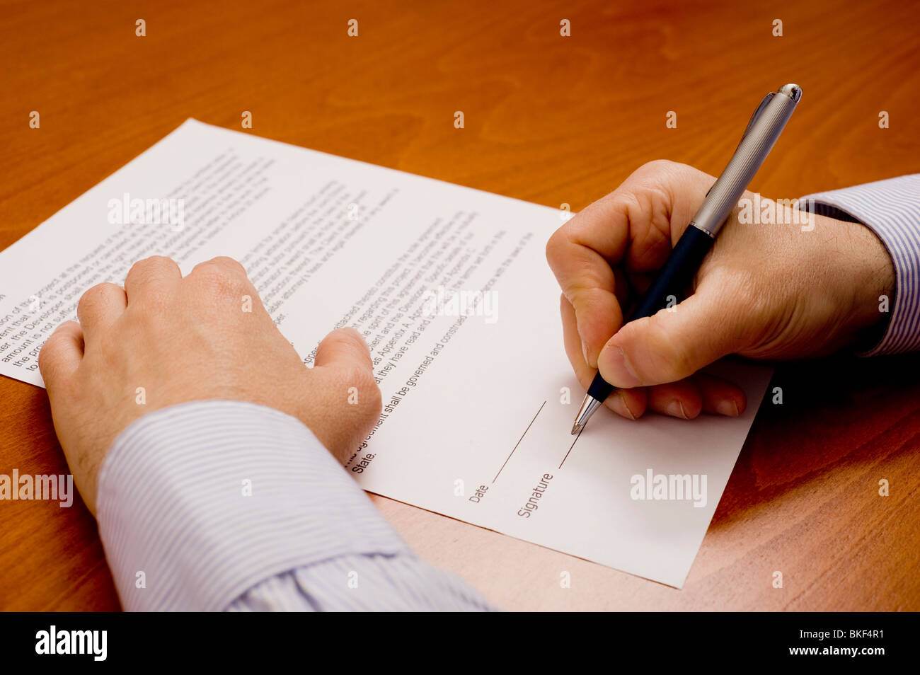 Signer son Banque de photographies et d’images à haute résolution - Alamy