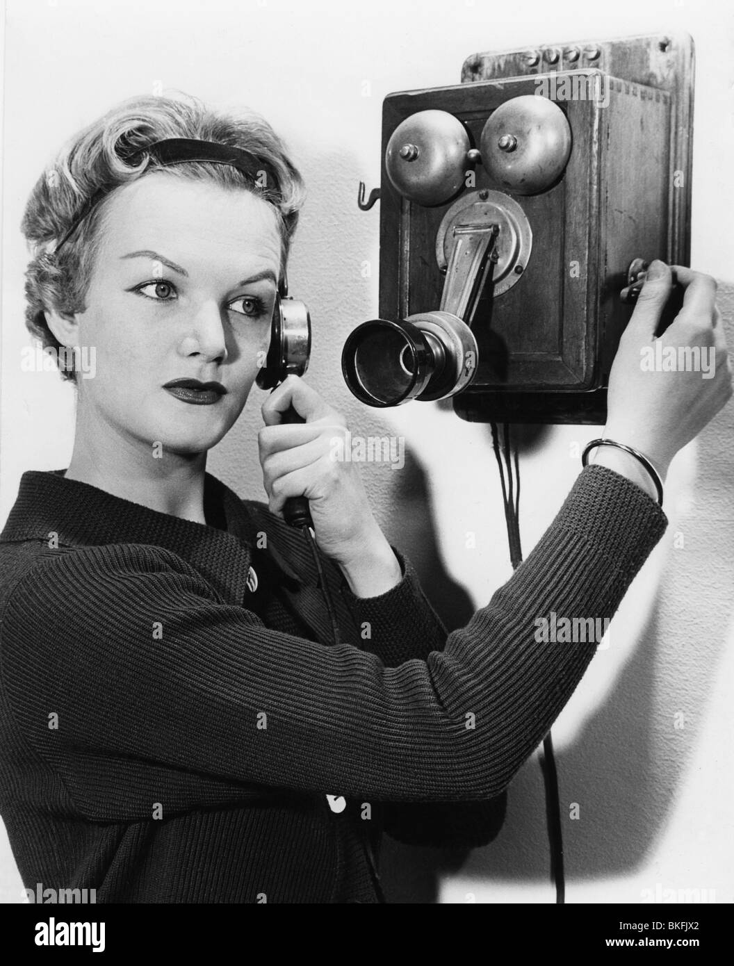 mail / poste, téléphone, femme au téléphone à partir de 1900, 1950 ...