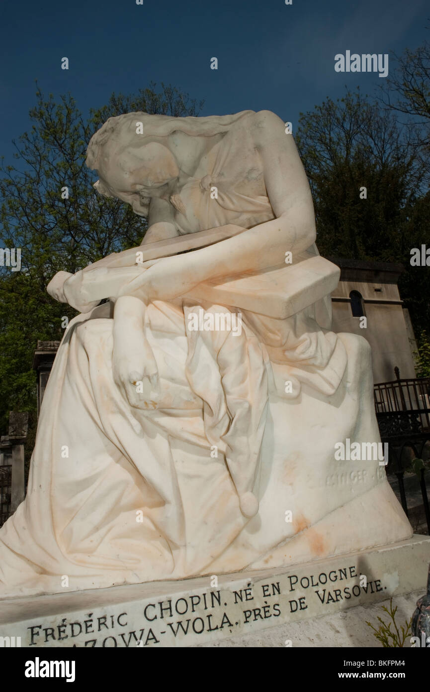 Frederic Chopin Memorial Sculpture on tombe dans le cimetière du Père ...