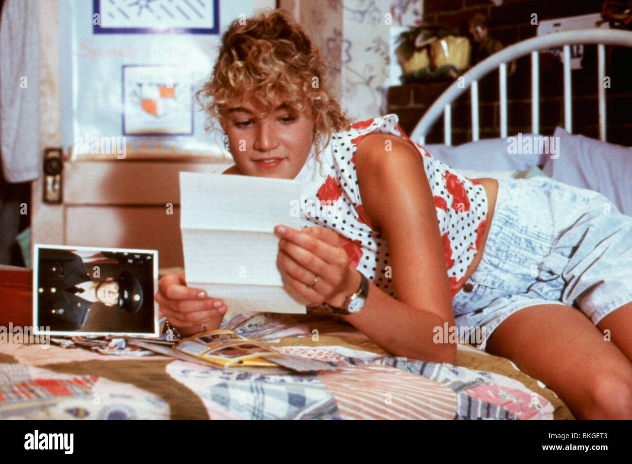 Dans le pays 1989 emily lloyd Banque de photographies et d’images à ...