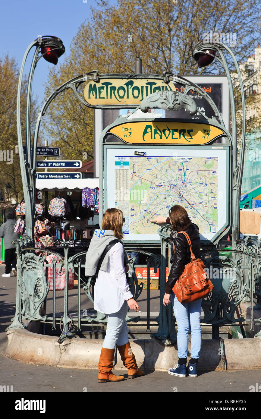 Paris metro map Banque de photographies et d’images à haute résolution ...