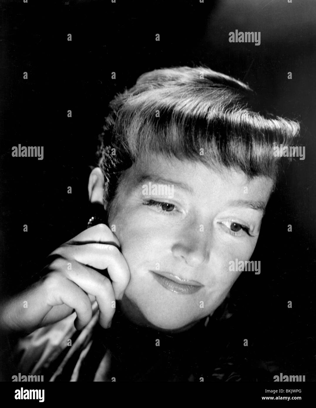 Beryl reid Banque d'images noir et blanc - Alamy