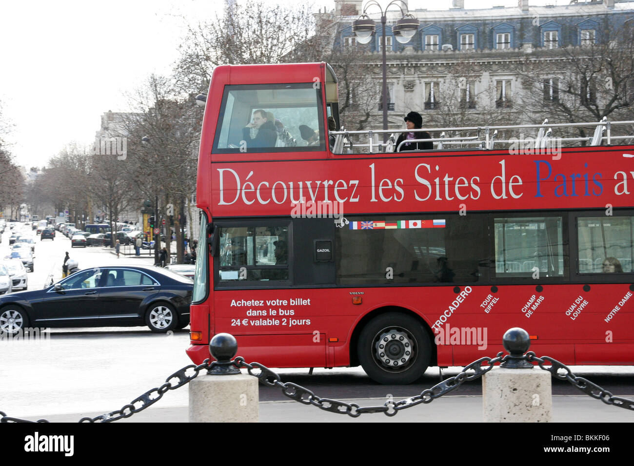 Bus touristique paris Banque de photographies et d’images à haute ...