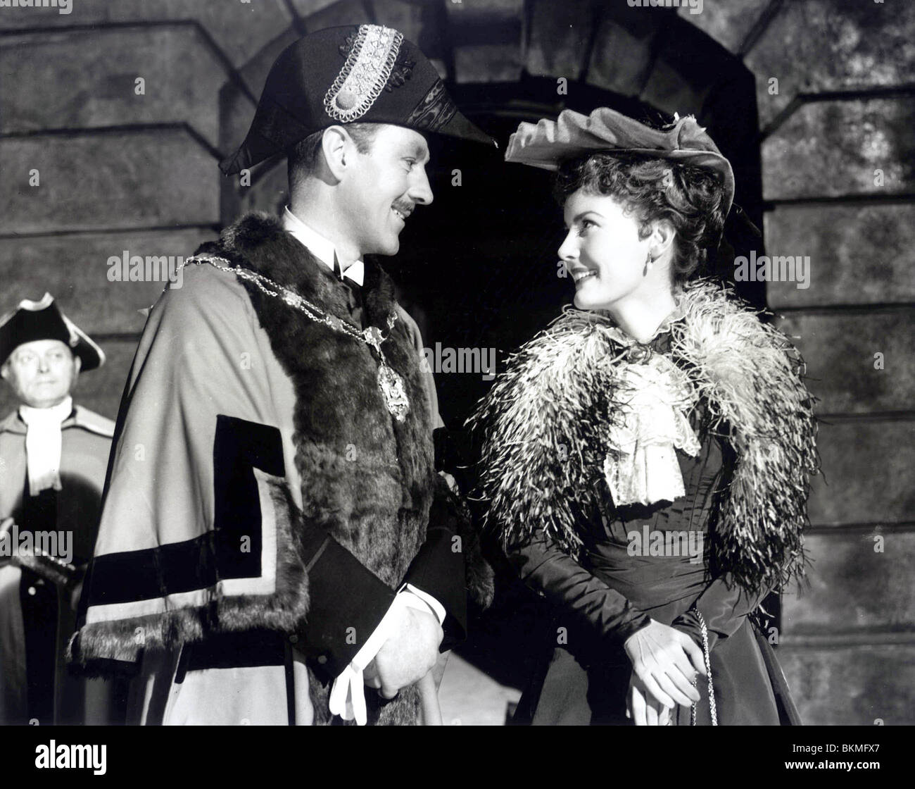 La carte (1952) Alec Guinness, Petula Clark TCD 006 P Photo Stock - Alamy