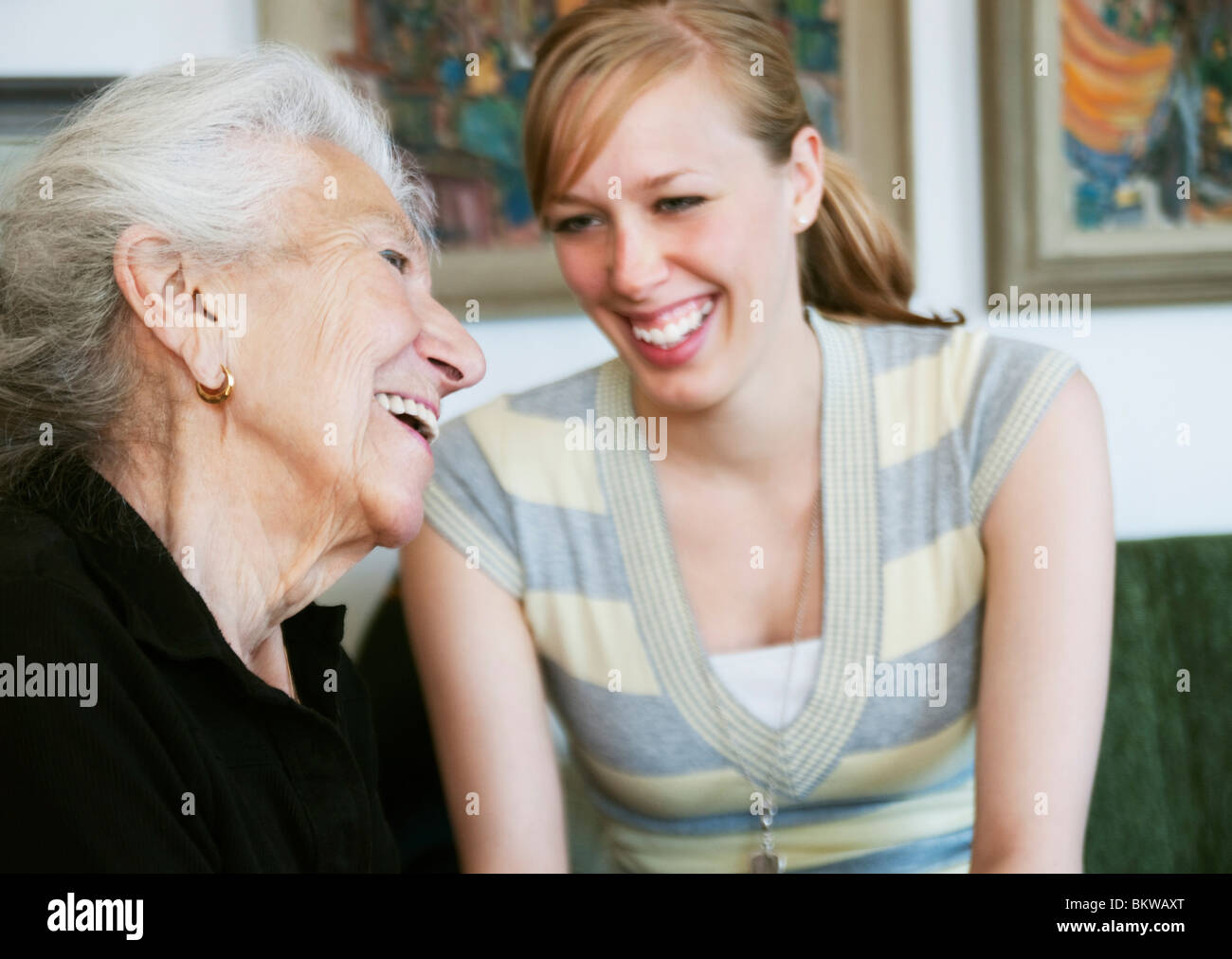 Deux personnes qui rient Banque de photographies et d’images à haute ...