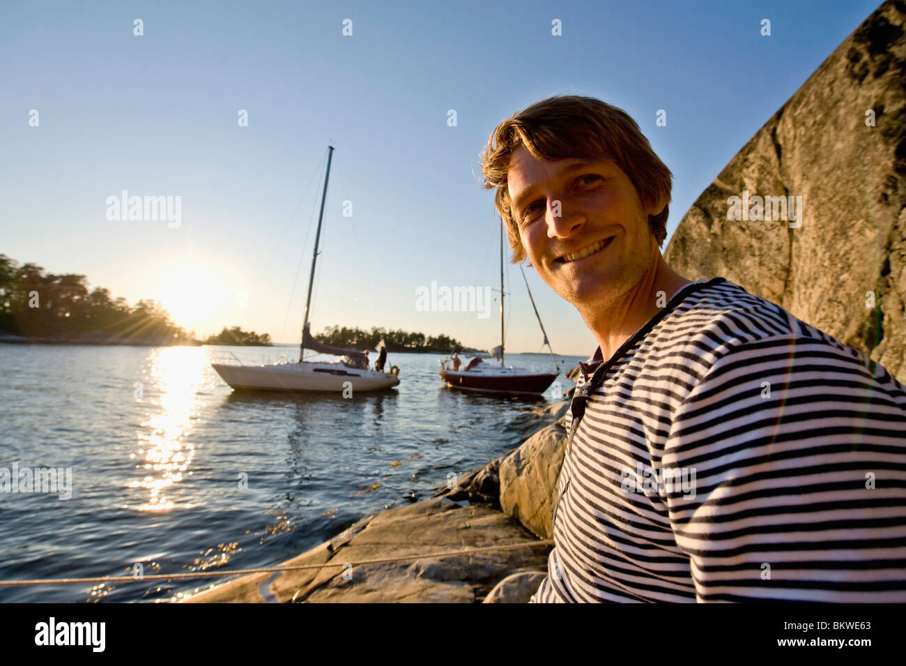 Assis Au Bord De L'eau Banque d'image et photos - Alamy